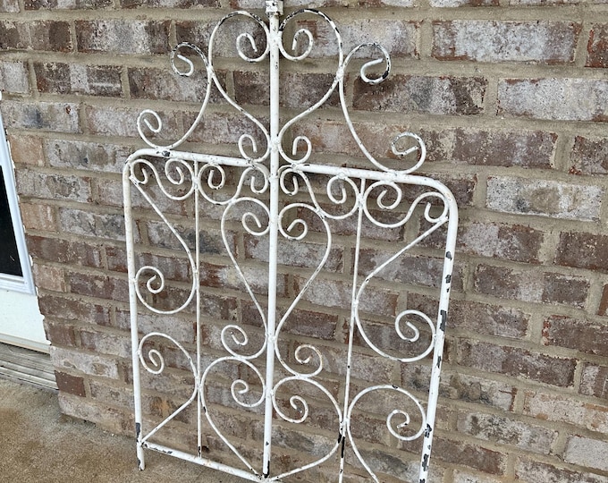 Beautiful Rustic 39” White Metal Trellis W/ Fleur De Lis Ornament ...