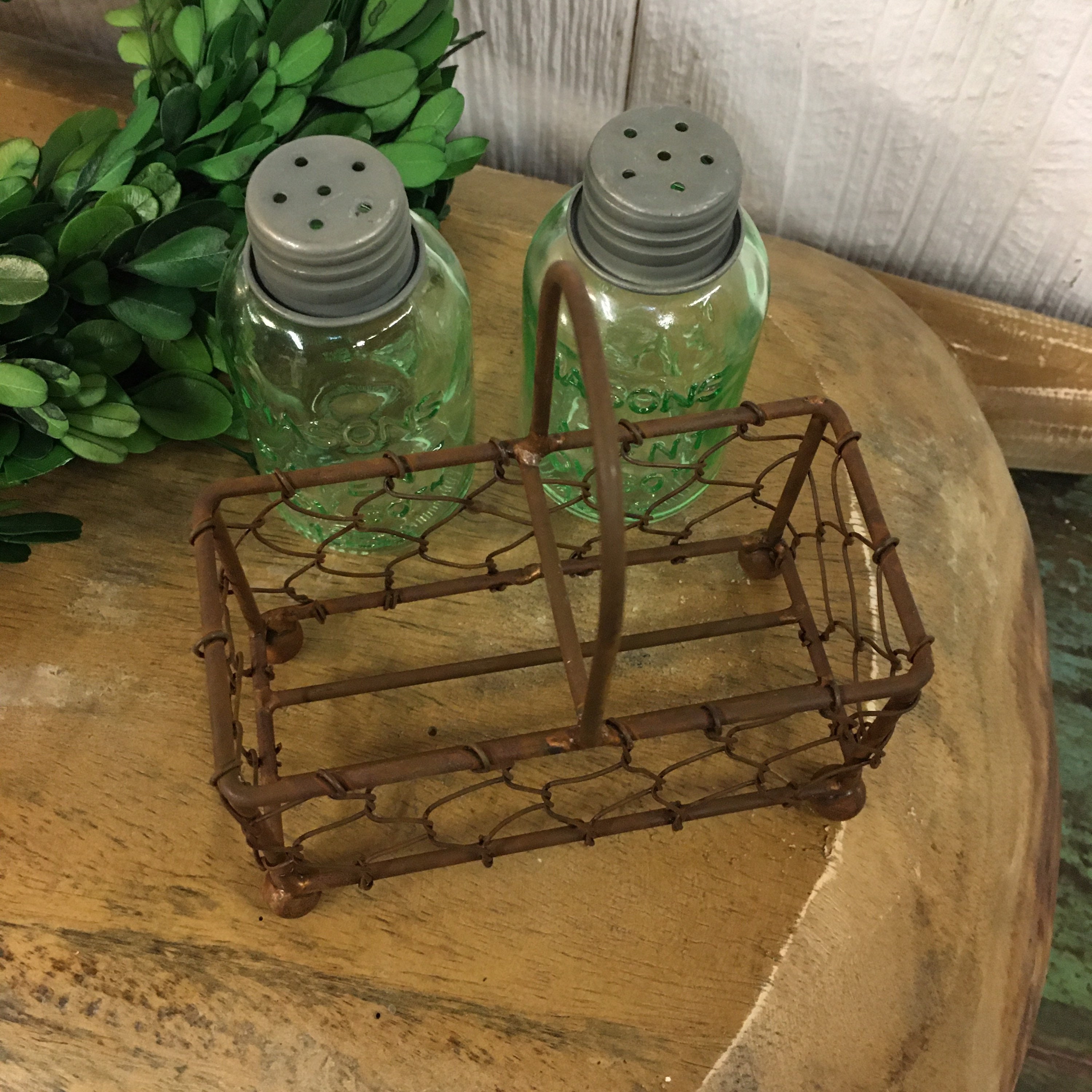 Metal Chicken Wire Caddy Glass Mason Jar Salt & Pepper Shaker Set NEW ...