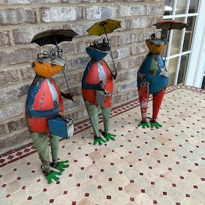 Rustic Metal Traveling Frog Statue Holding Umbrella Cute Sculpture ...