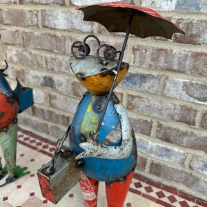 Rustic Metal Traveling Frog Statue Holding Umbrella Cute Sculpture ...