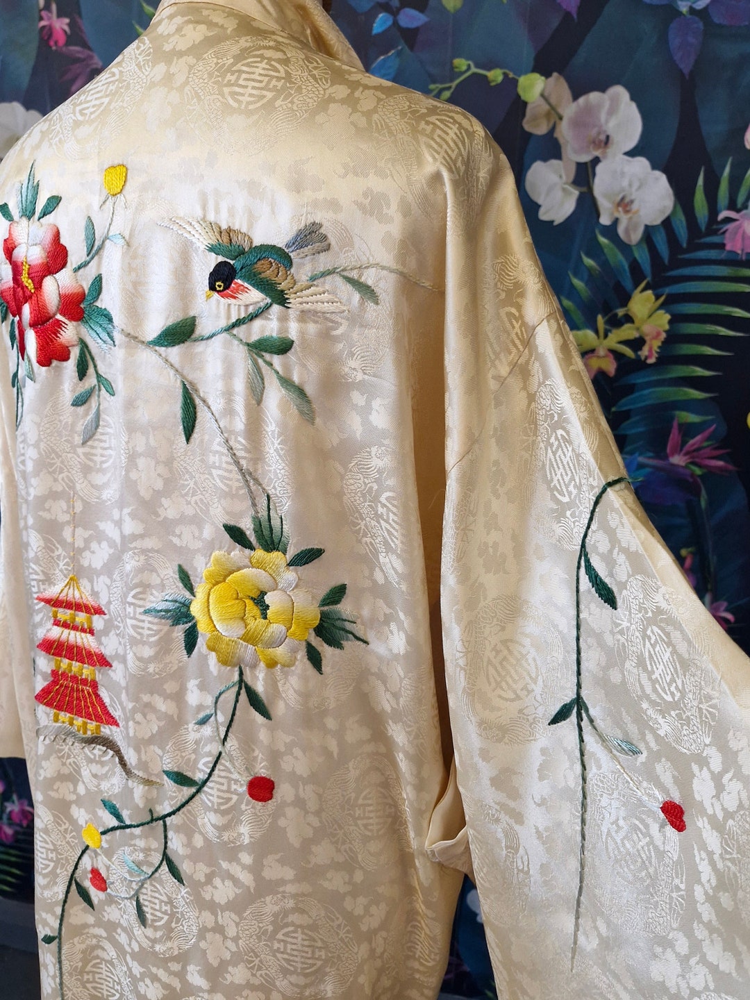 Vintage Silk Embroidered Kimono-1940s to 1950s Hand Embroidered ...