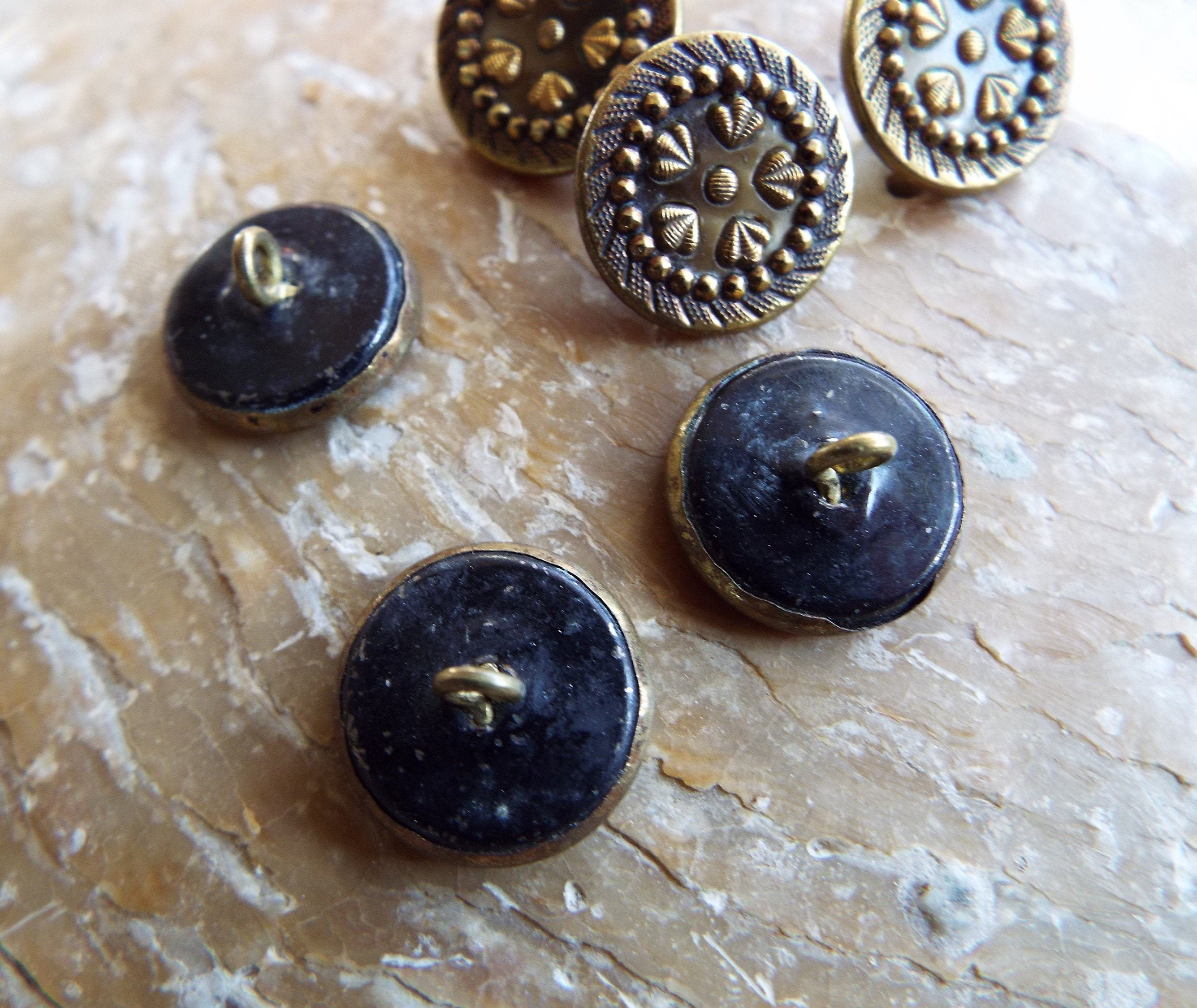 Botones antiguos de metal prensado y celuloide Botones de - Etsy España