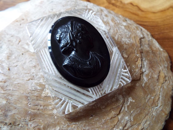 Vintage Bakelite Cameo~1940s Lucite and Bakelite Came… - Gem