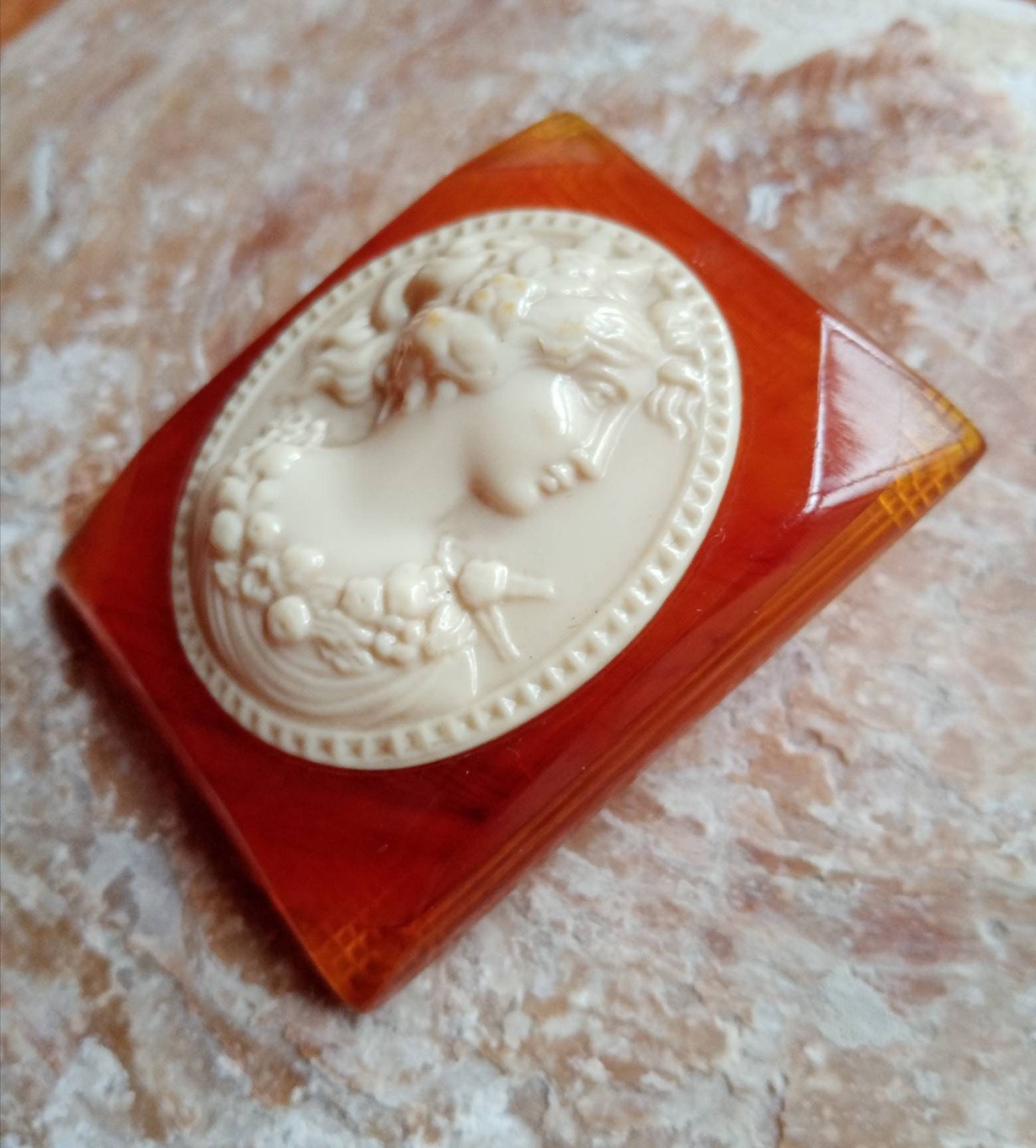 Vintage Bakelite Cameo Brooch-1930s Bakelite and Celluloid - Etsy
