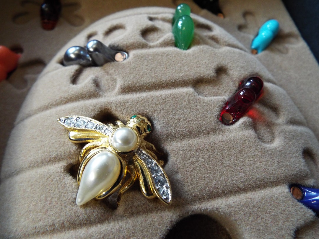 Vintage JOAN RIVERS Interchangeable Beesboxed Joan Rivers Bee Brooch ...