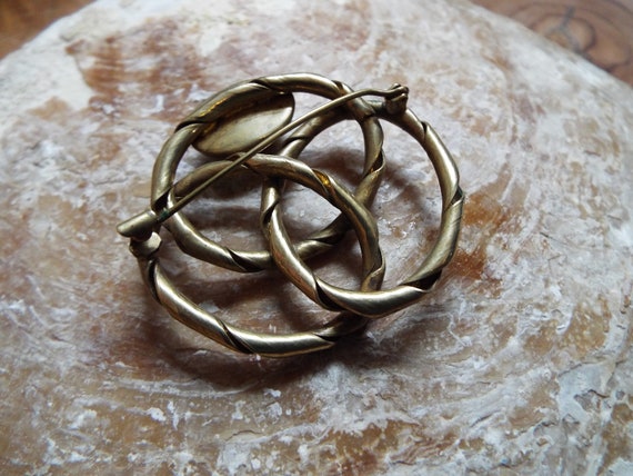 Antique Gilt Metal Knot Brooch~Early 1900s Knot Brooc… - Gem Antique Gilt Metal Knot Brooch~Early 1900s Knot Brooc… - Gem