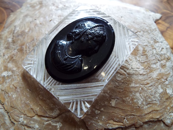 Vintage Bakelite Cameo~1940s Lucite and Bakelite Came… - Gem