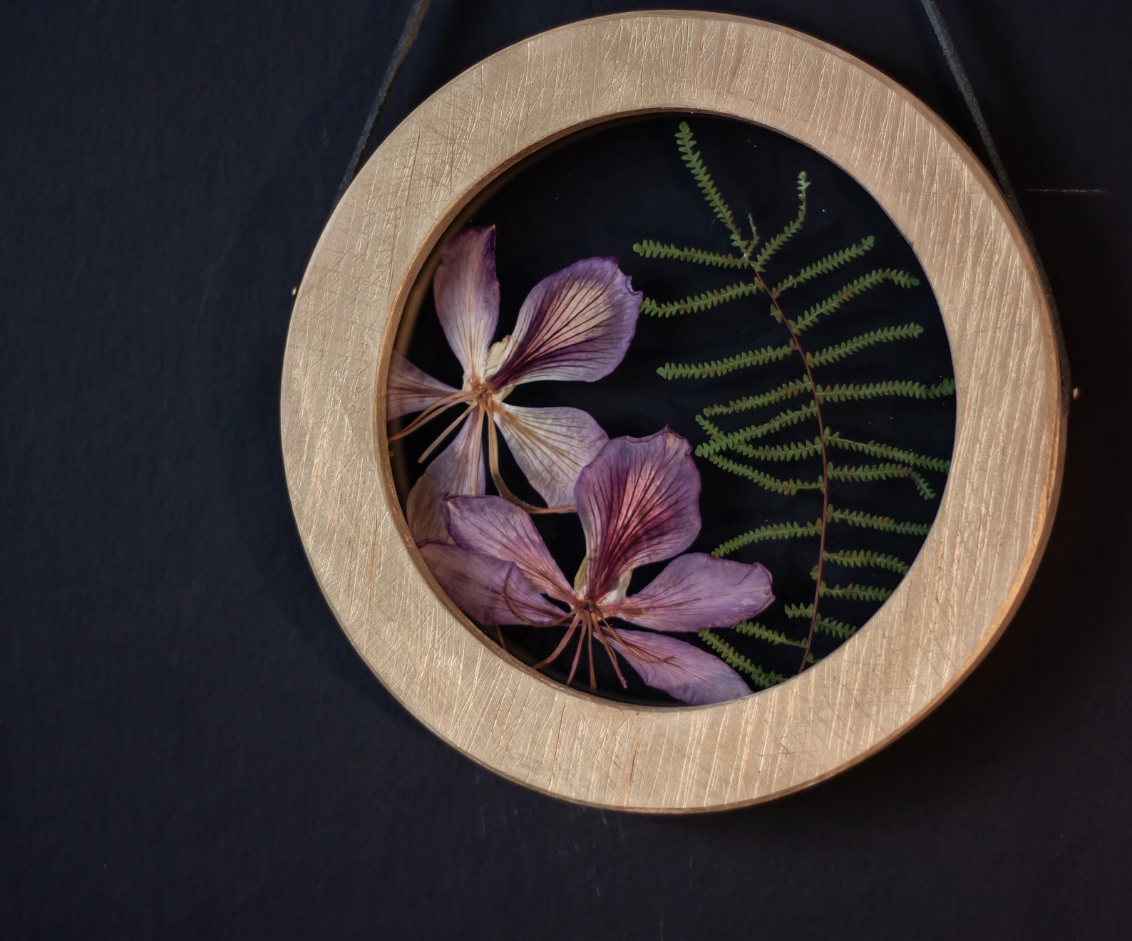 Real Botanicals Framed in Round Wooden Frame 8 Pressed | Etsy UK