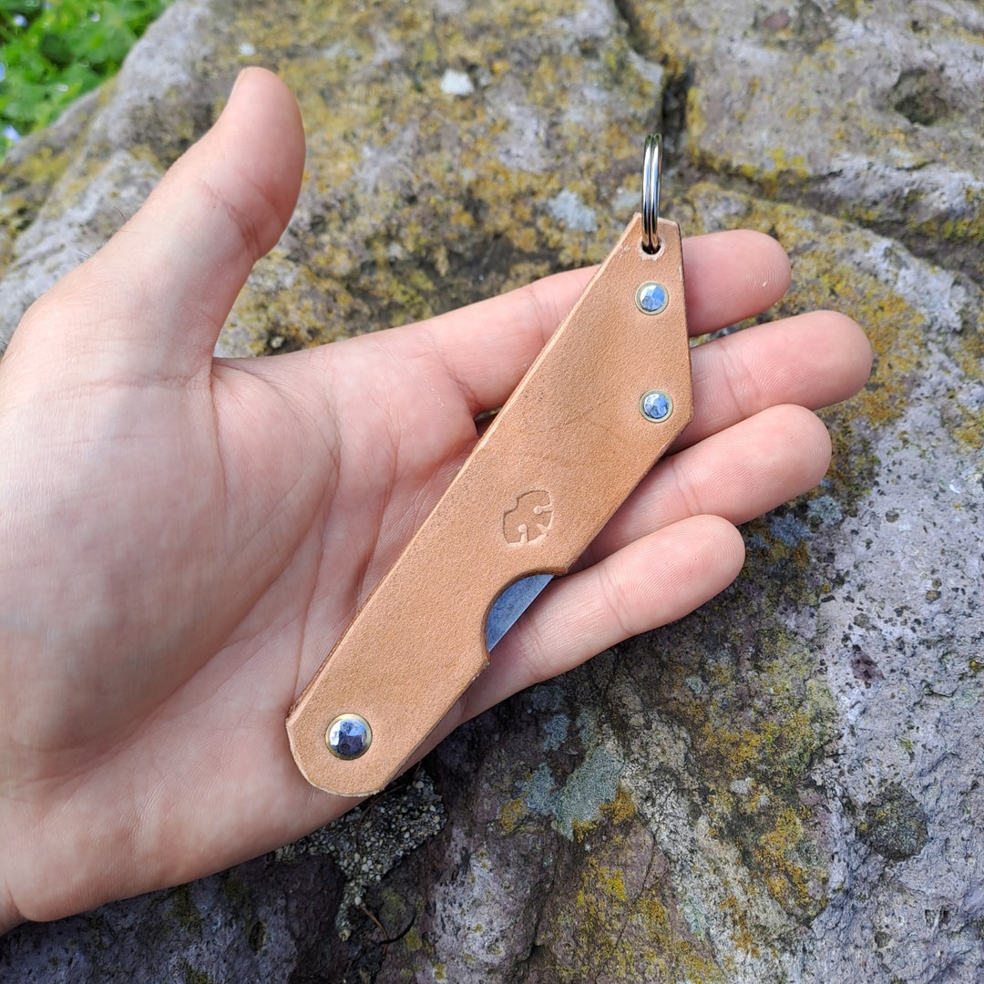 Kiridashi Leather Friction Folder Keychain - Etsy