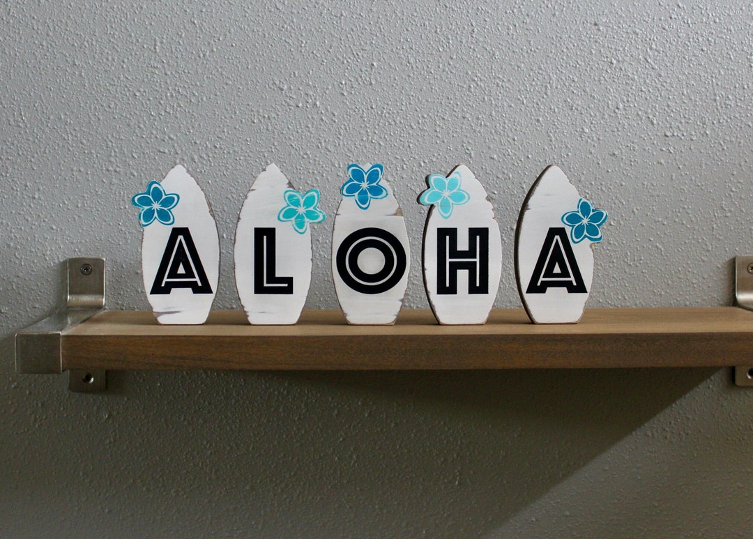 Black and White Plumeria Aloha Sign, Wood Aloha Sign, Hawaiian Aloha Decor, Oahu Decor, Kauai ...