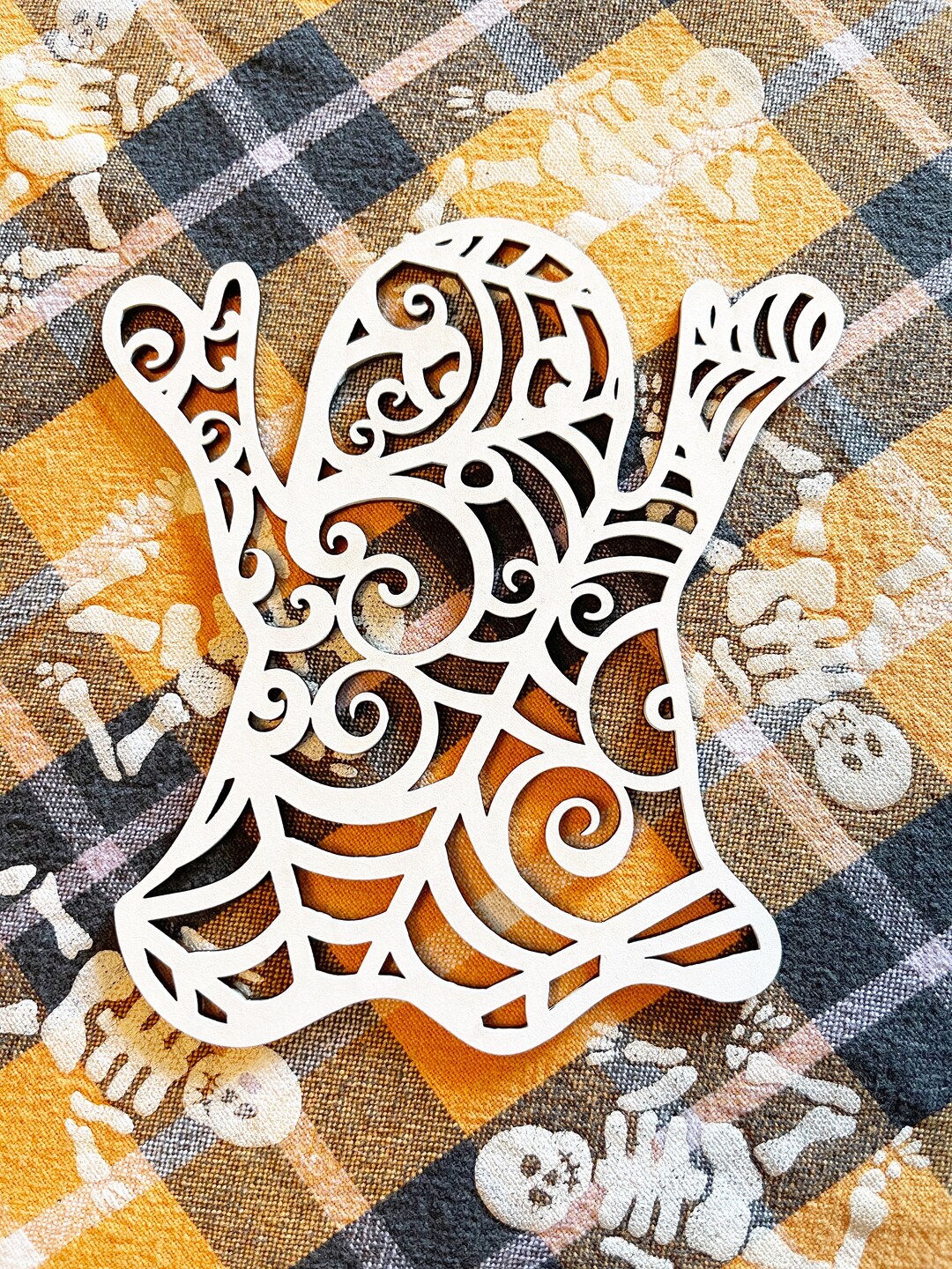 Ghost Lace White Swirly Wall Halloween Decor Tier Tray Decoration ...