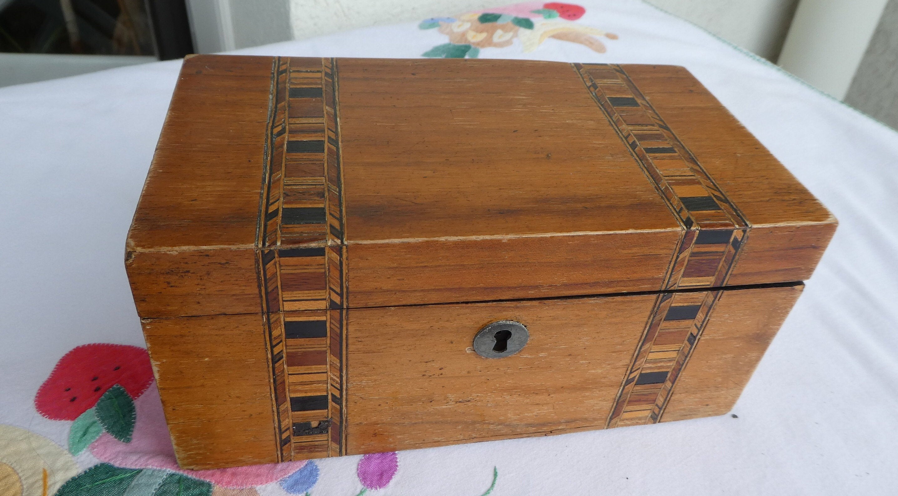 Wood Box Hand Made Taiwan Vintage Wood Trinket Jewels Sweet box ...