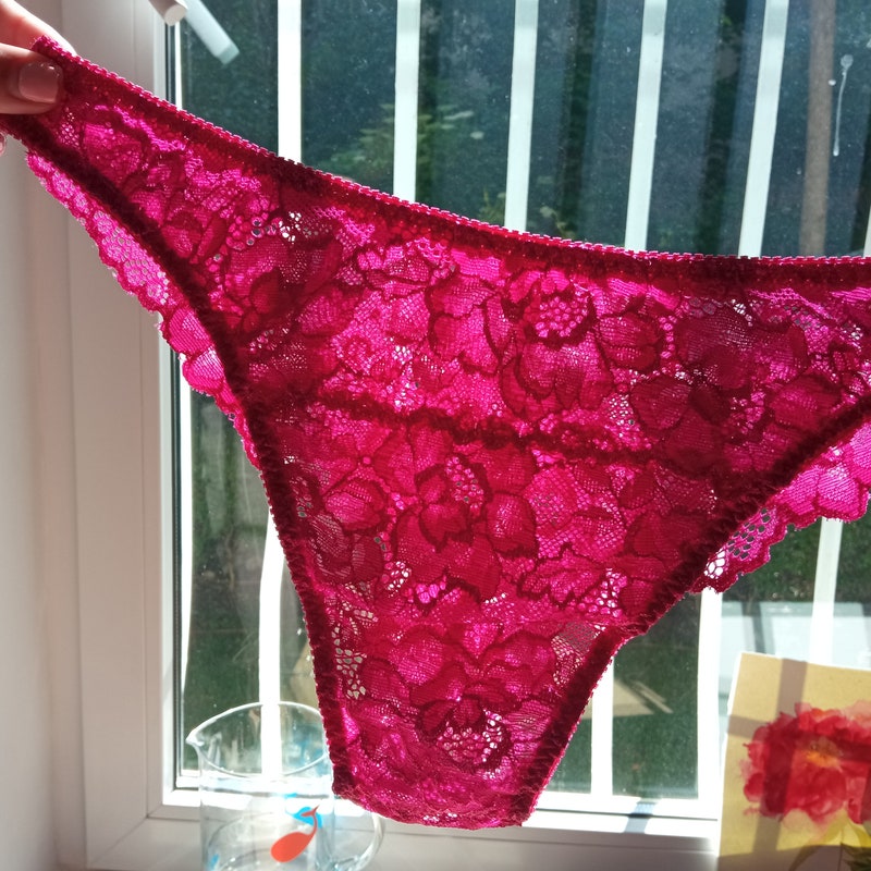 Gay men in pink panties - Etsy.de