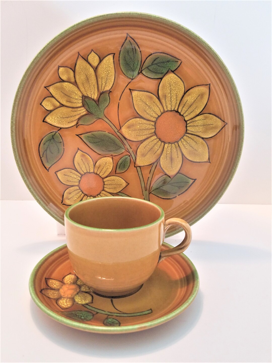 Mid Century Modern 1960s Metlox Poppytrail Dahlia Gold Dinnerware ...