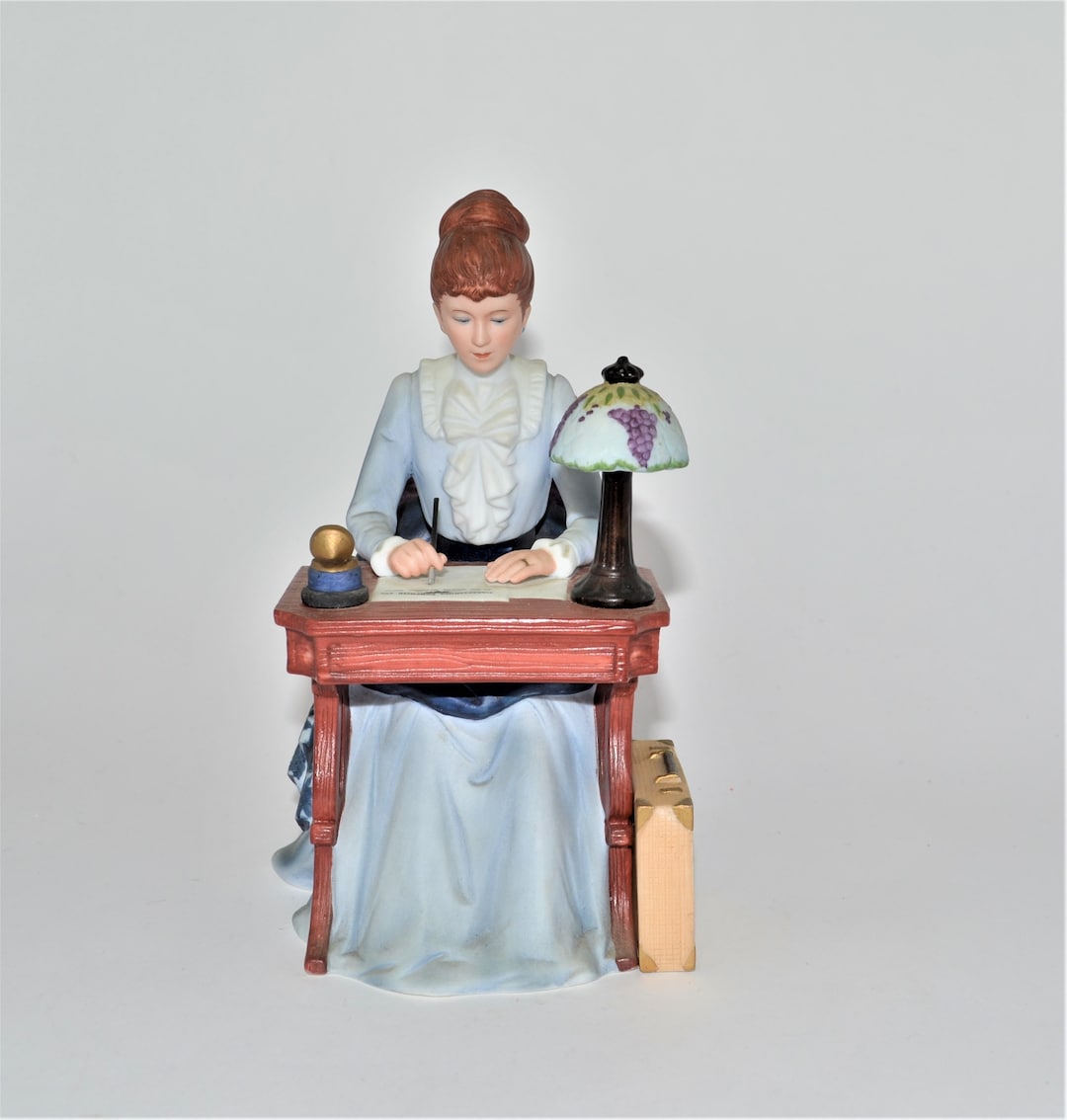 Avon 1985 Presidents Club Albee Award Mrs Albee Porcelain Figurine ...