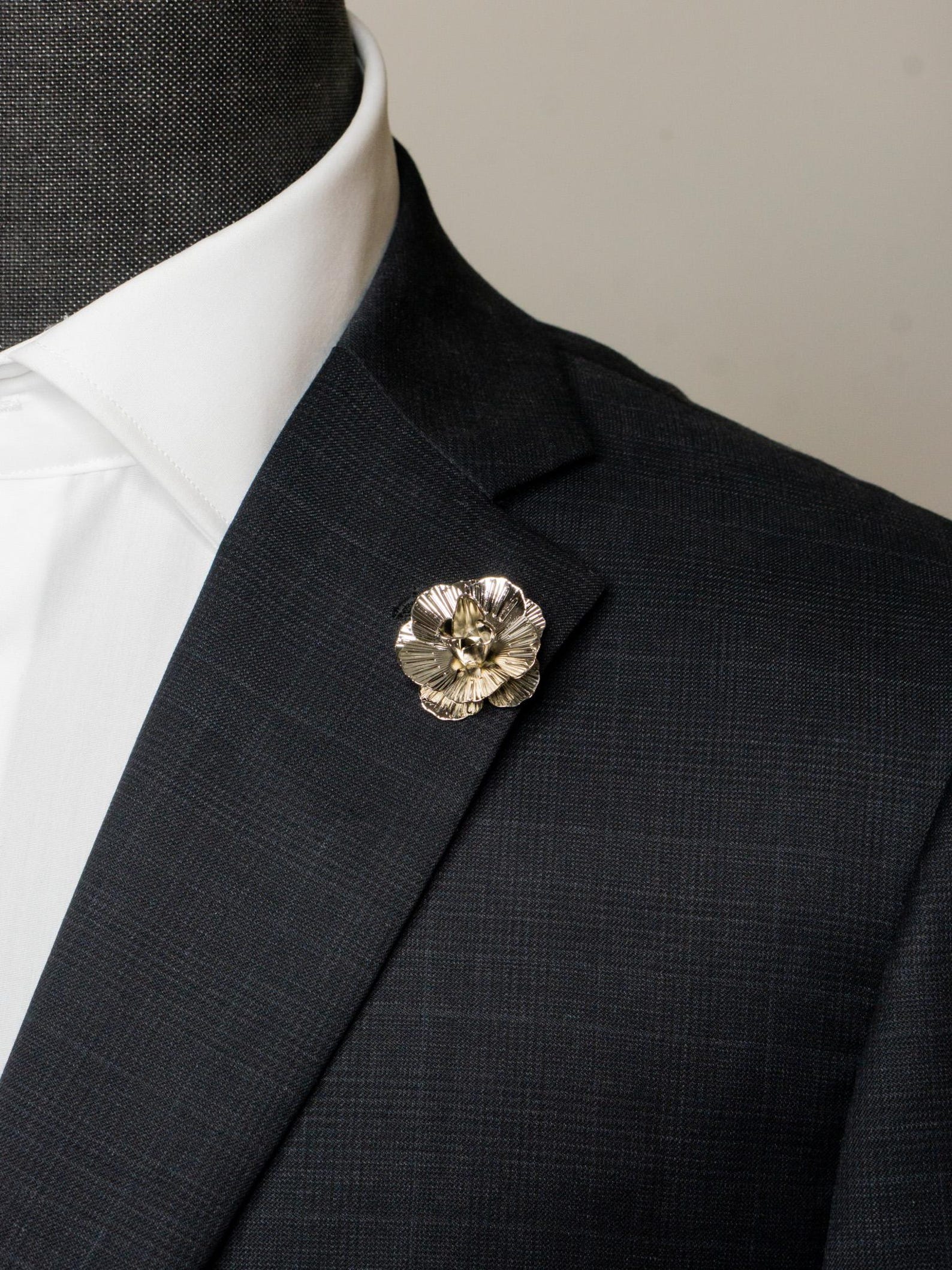 Silver Metal Flower Boutonniere Men's Floral Lapel Pin Men's Suit Pin ...