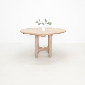 LEXI Round Extendable Dining Table – Solid Wood, Pedestal Base ...