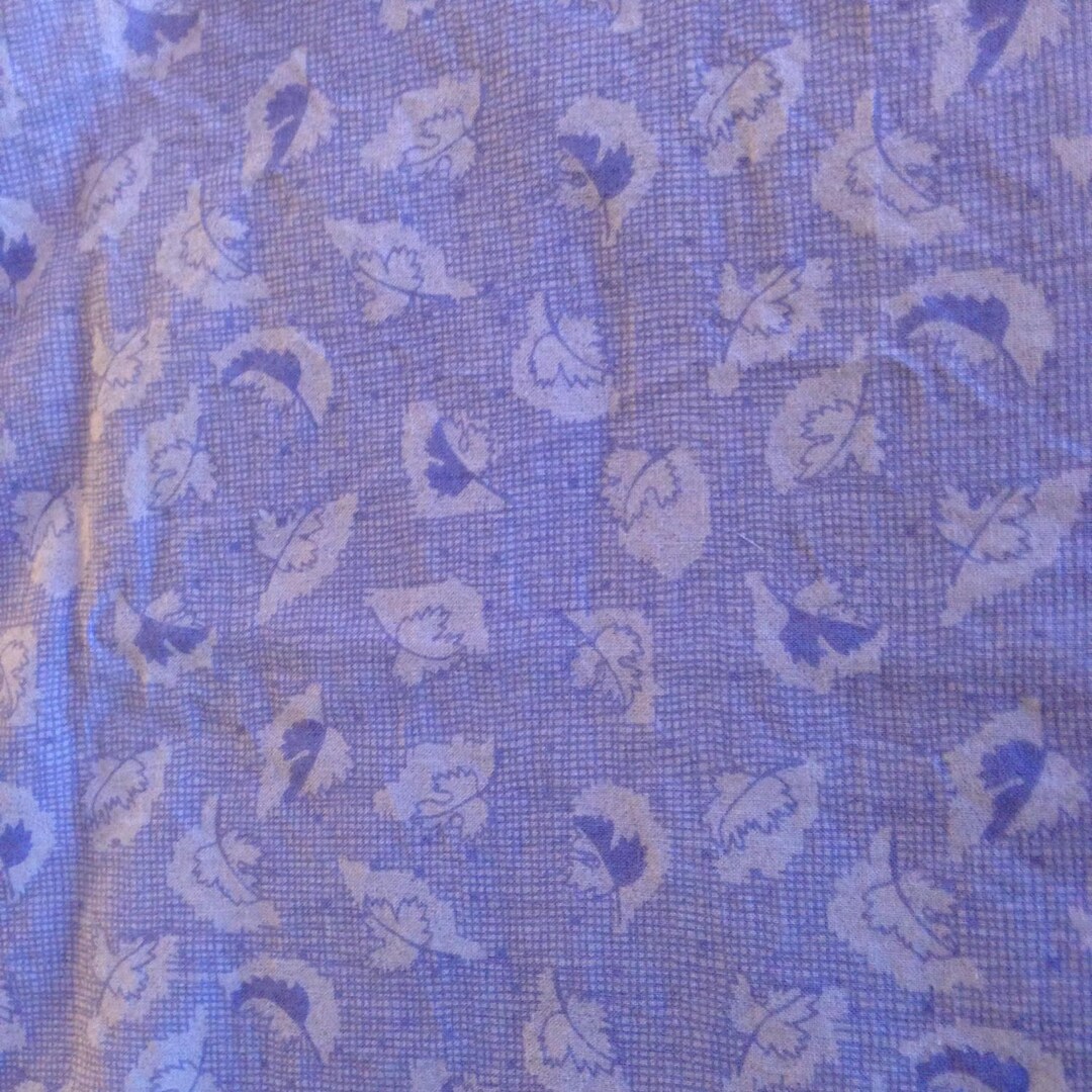 Lavender Quilting Calico With a Floating Leaf Design, About 1 2/3 Yards ...
