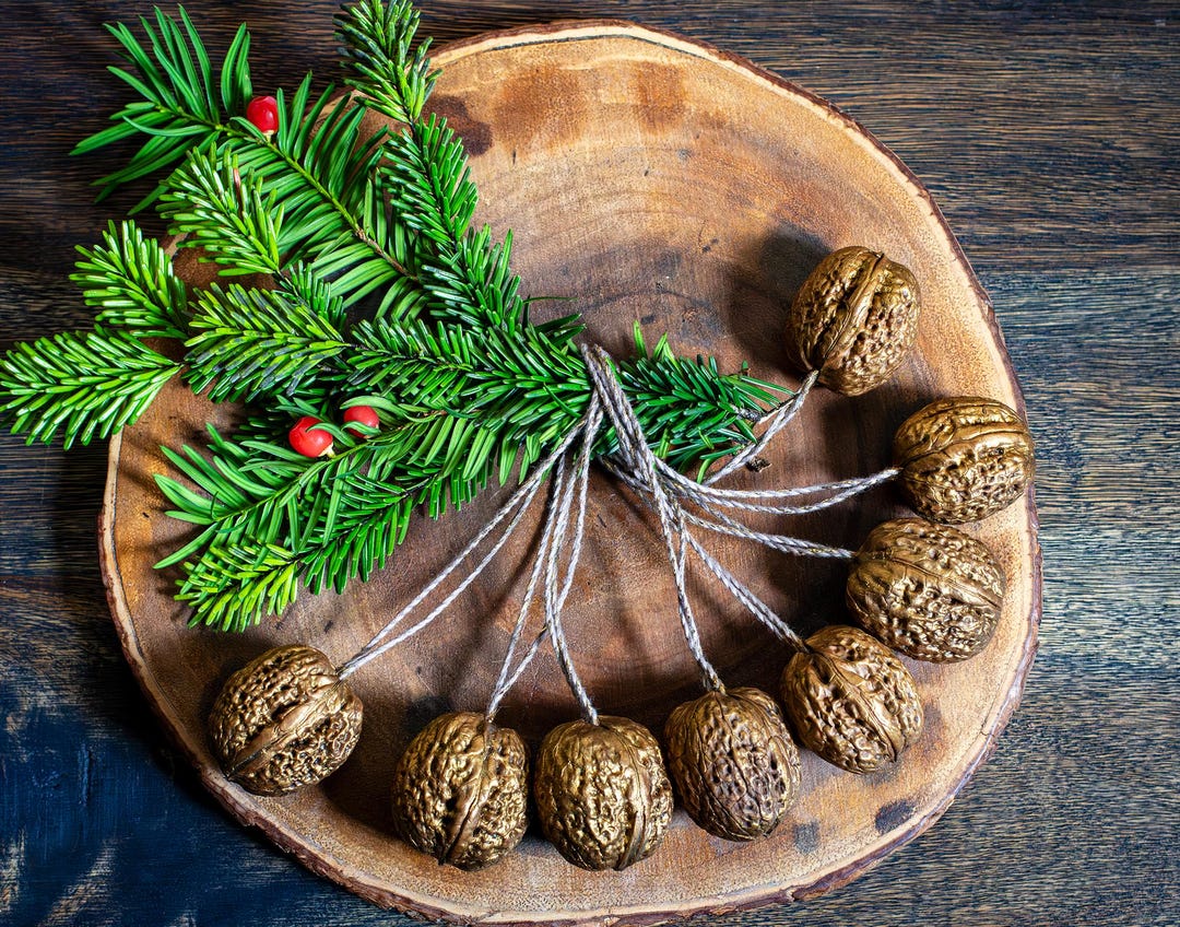 Antic Gold Real Walnuts Christmas Tree Decorations/ Eco X-mas Tree ...