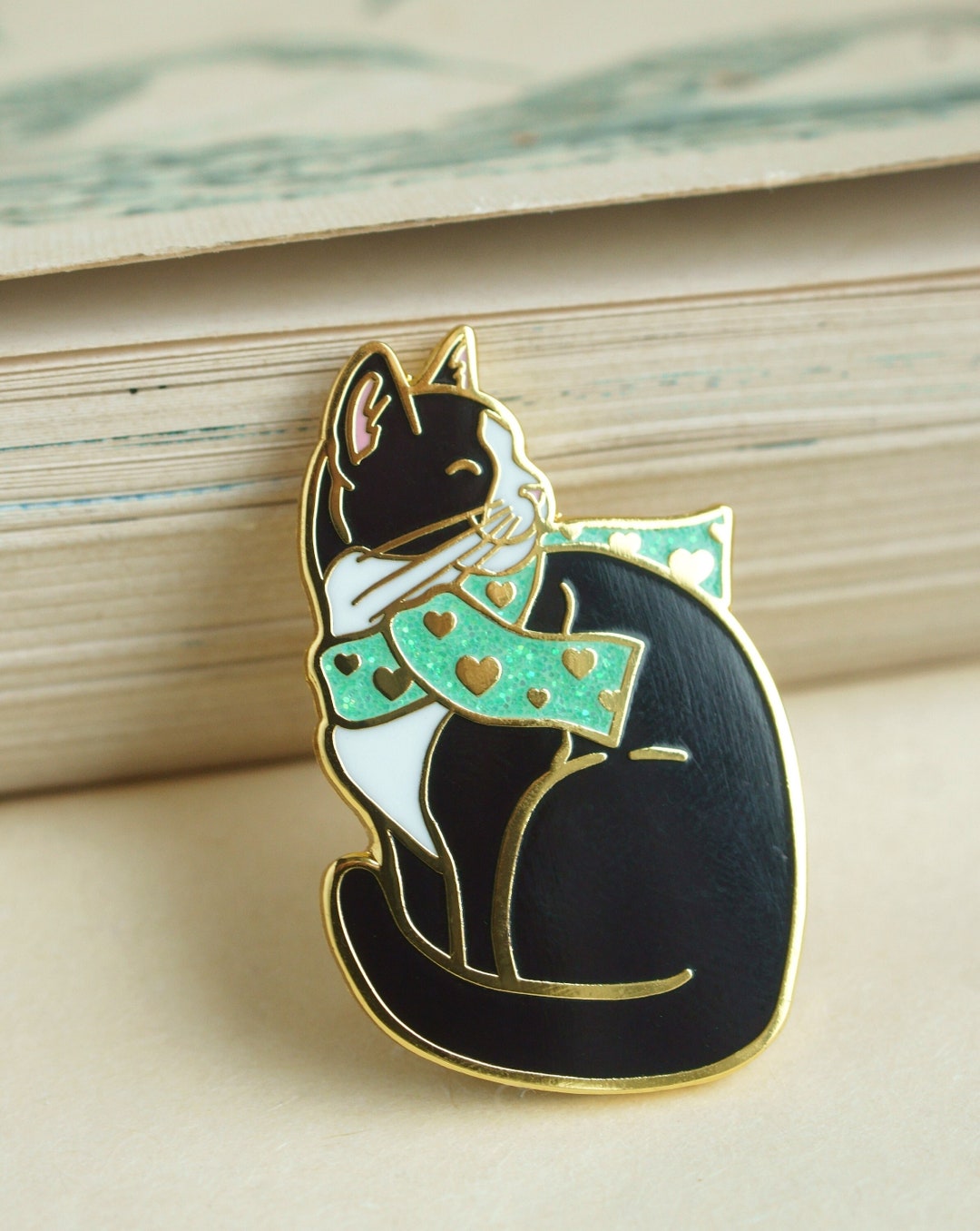 Black and White CAT Enamel Lapel Pin Badge / Tuxedo Domestic Shorthair Type / Cute Limited ...