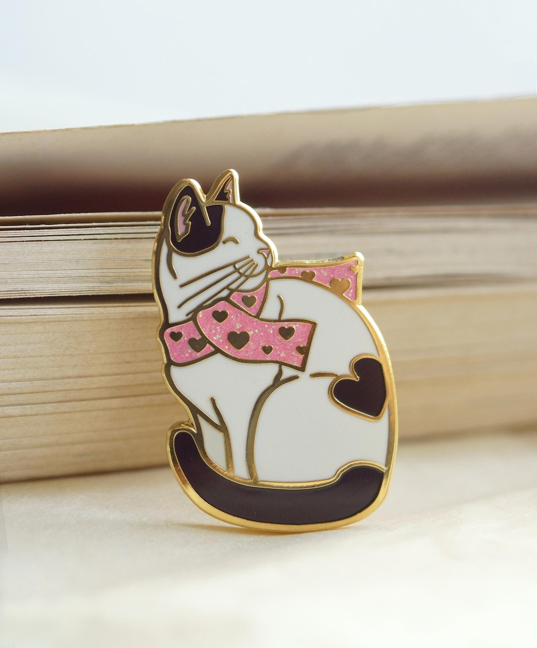 Black and White CAT Enamel Lapel Pin Badge / Tuxedo Domestic Shorthair Type / Cute Limited ...