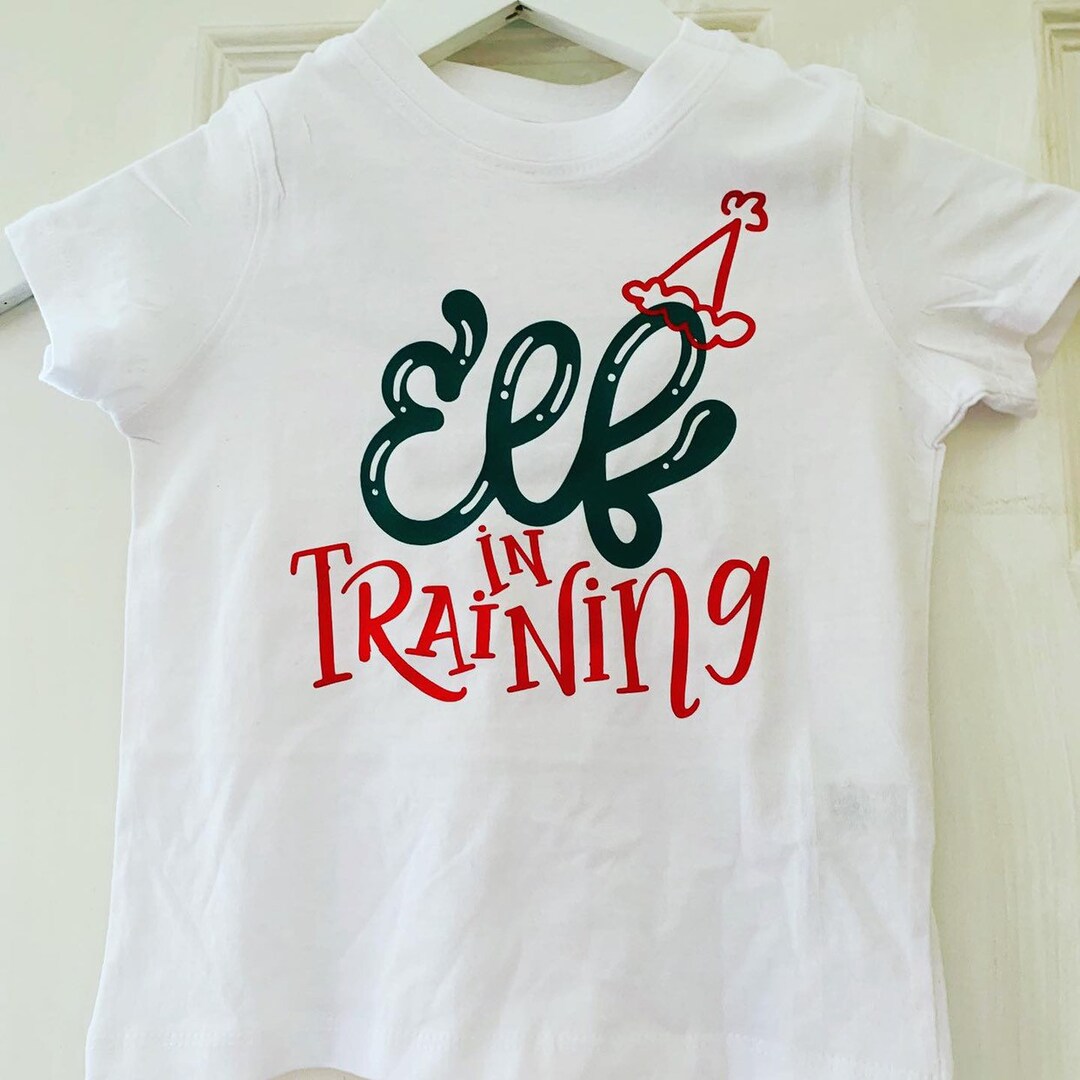 Camiseta Elf In Training Navidad Papá Noel festivo tee - Etsy España