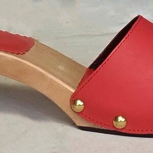 Snails: Curved Wooden Heel Sandals / Shaped Mules High Heel Clogs With ...