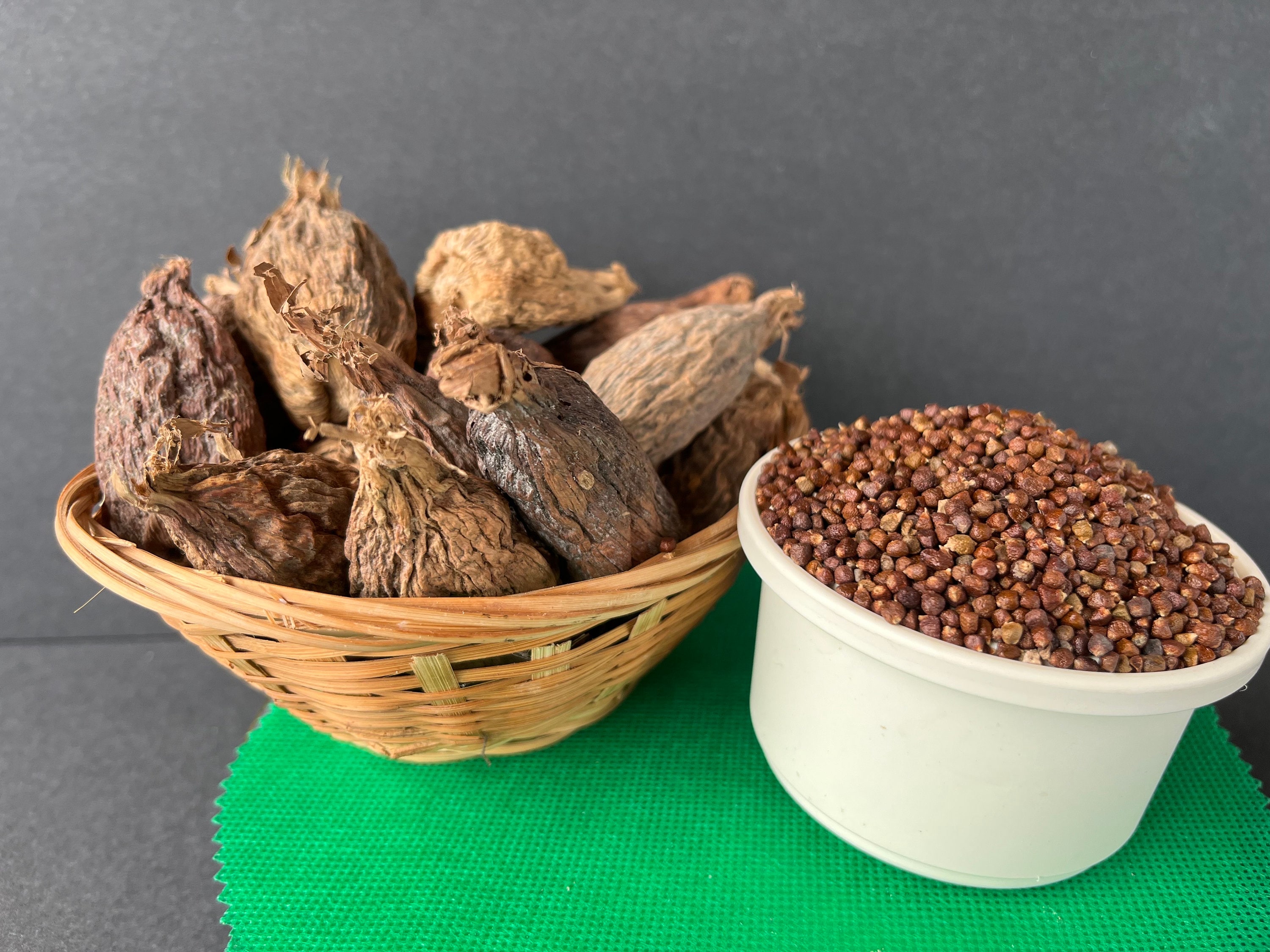 African Alligator Pepper: Mbongo Spice Pods or Seeds - Etsy