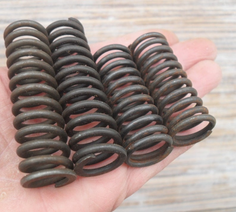 24pcs Industrial Old Metal Springs Industrial Furniture Rusty Springs ...