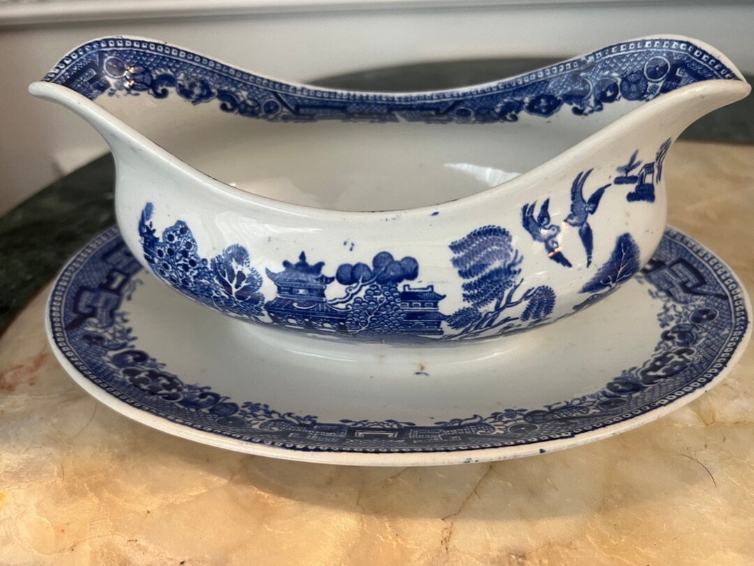 Vintage Ridgeway Blue Willow England Semi China Engraved Gravy Boat W ...