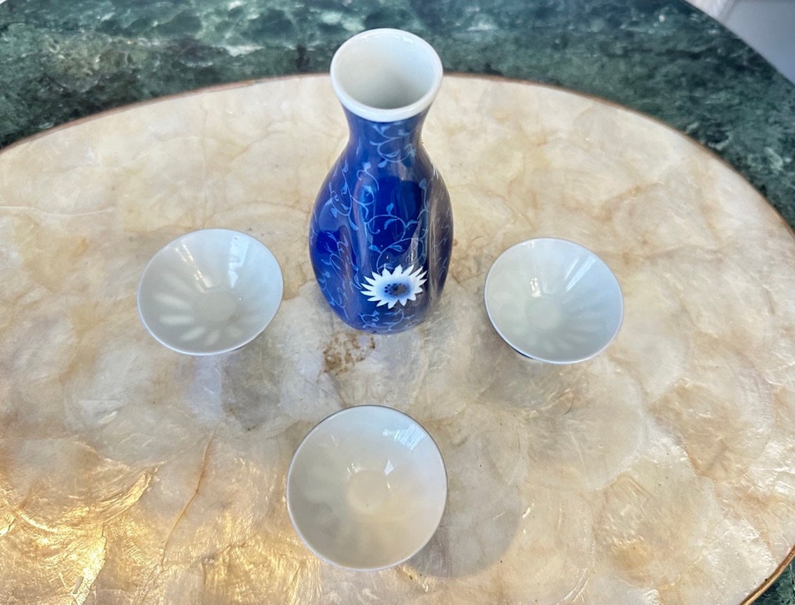 Vintage Porcelain Cobalt Blue Saki Jar and 3 Matching Cups - Etsy