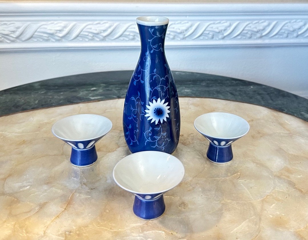 Vintage Porcelain Cobalt Blue Saki Jar and 3 Matching Cups - Etsy