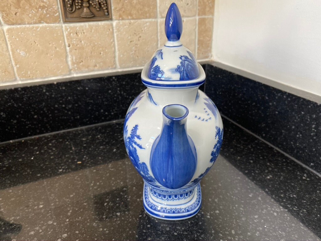 Bombay Fabrique En Chine Blue & White Blue Willow Asian Country Scene ...