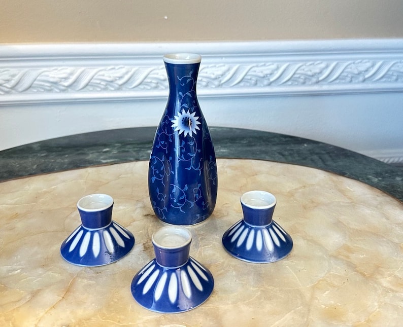 Vintage Porcelain Cobalt Blue Saki Jar and 3 Matching Cups - Etsy