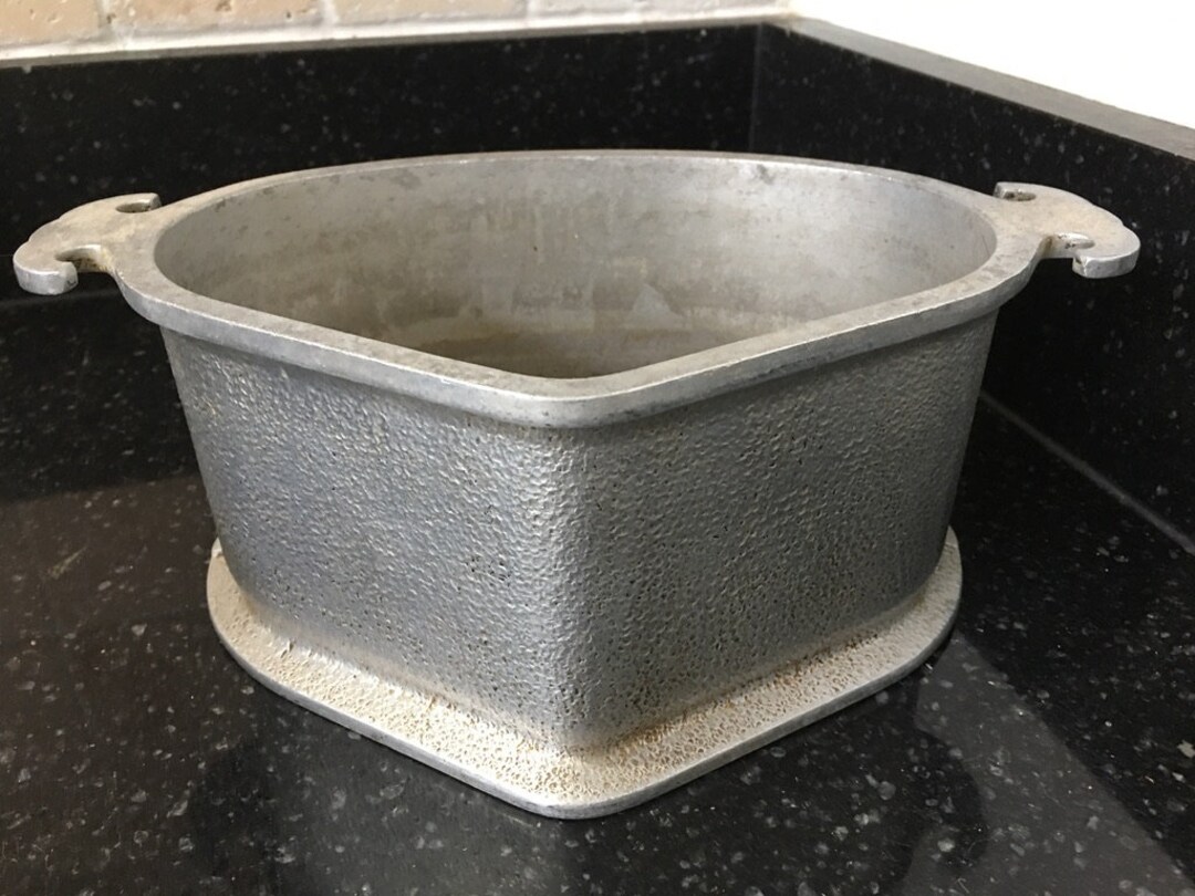 Guardian Service Hammered Aluminum Triangle Shape Pot - Etsy