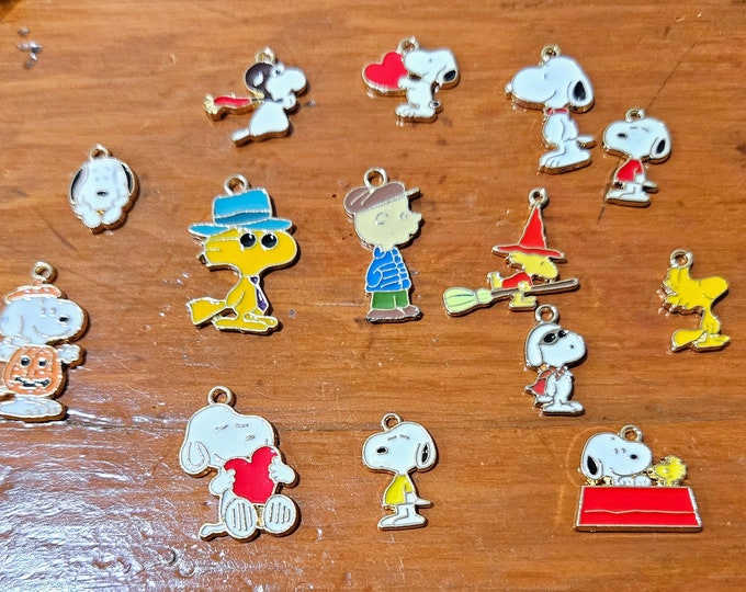 8 Piece Charlie Brown Snoopy and Woodstock Themed Enamel Charms Random ...