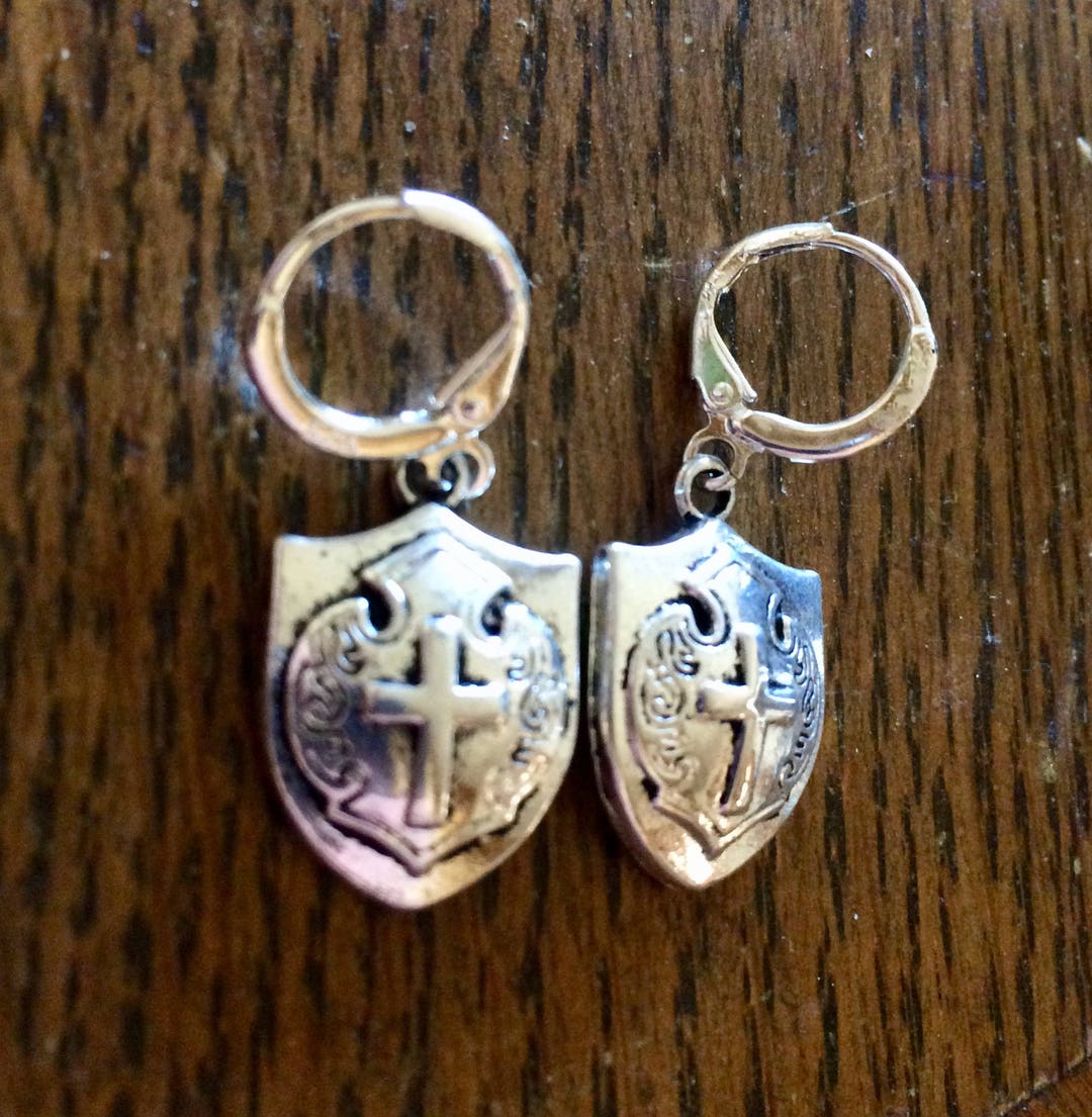 Tibetan Silver Shield Charm Earrings On Silver Hoop - Etsy Italia