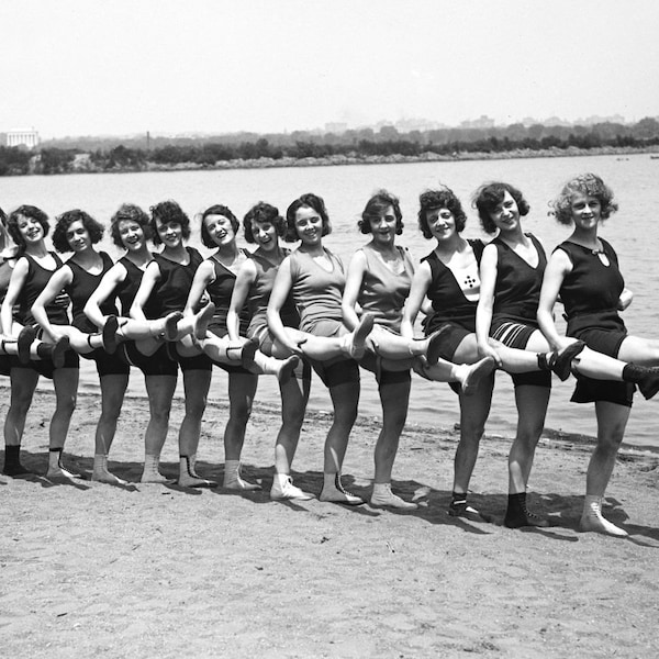 Bathing Beauties Figurines - Etsy