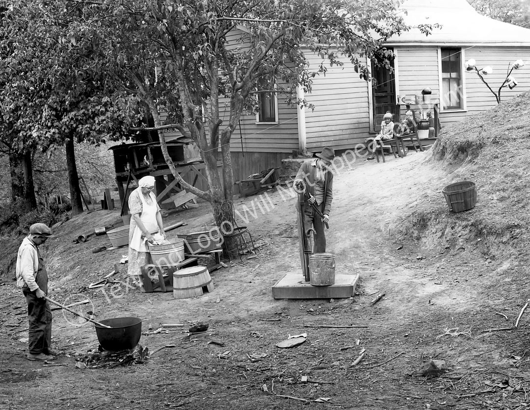 1935 Family Doing the Laundry, Tennessee Vintage Old Photo - Reprint ...