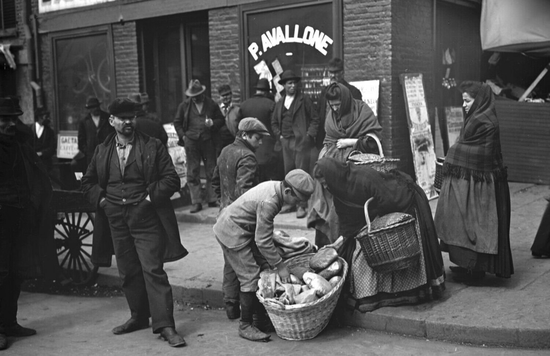1900 Italian Bread Peddler NYC, NY Vintage Photograph 11" X 17" Art ...