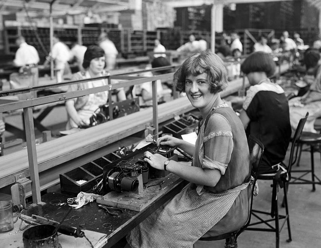 1925 Female Workers on an Assembly Line Old Photo 8.5" X 11" Art Print ...