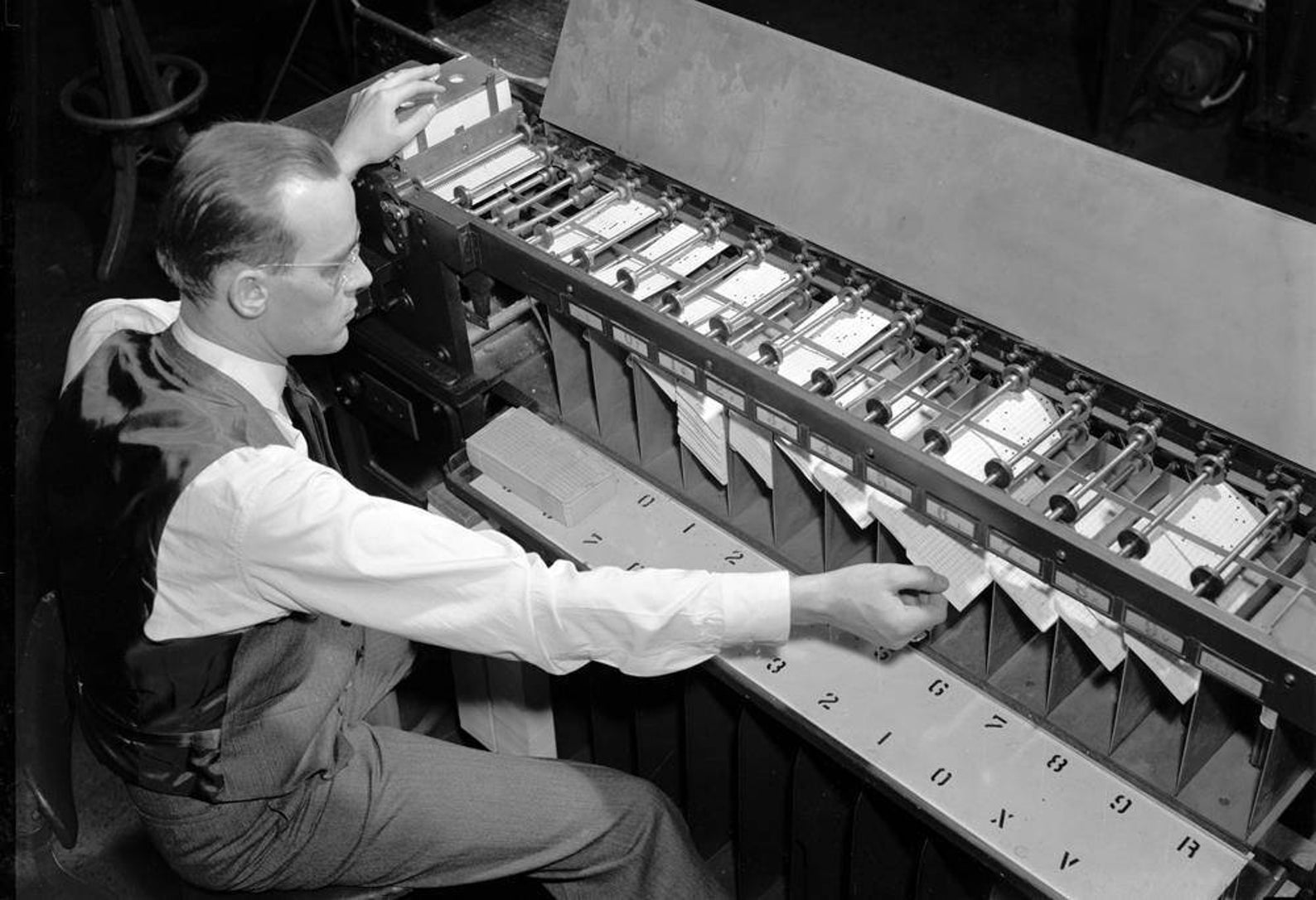 1940 Working at a Card Sorter Vintage Photograph 13 X - Etsy