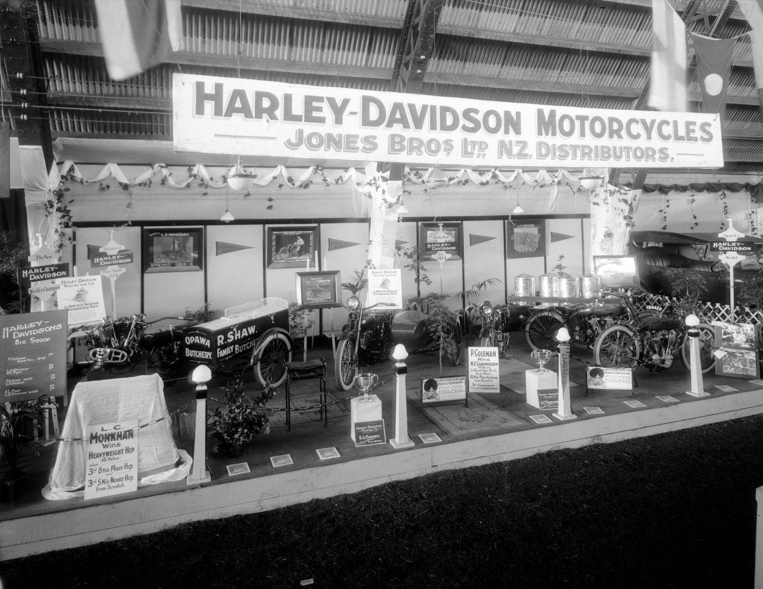 1920 Harley-davidson Motorcycle Display Vintage Photograph 8.5" X 11 ...