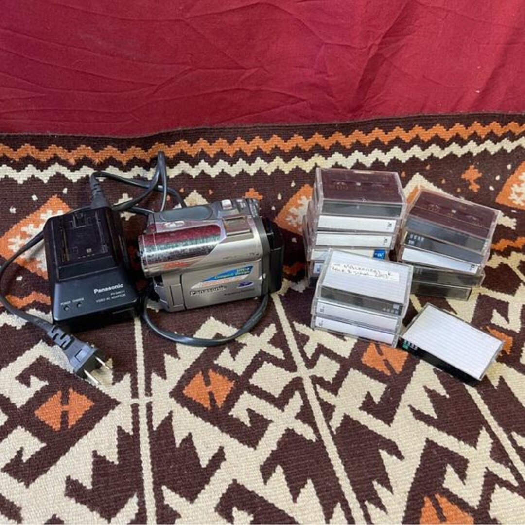 Y2K Panasonic Mini DV Palmcorder Camcorder Model PV-DC252D With Charger ...
