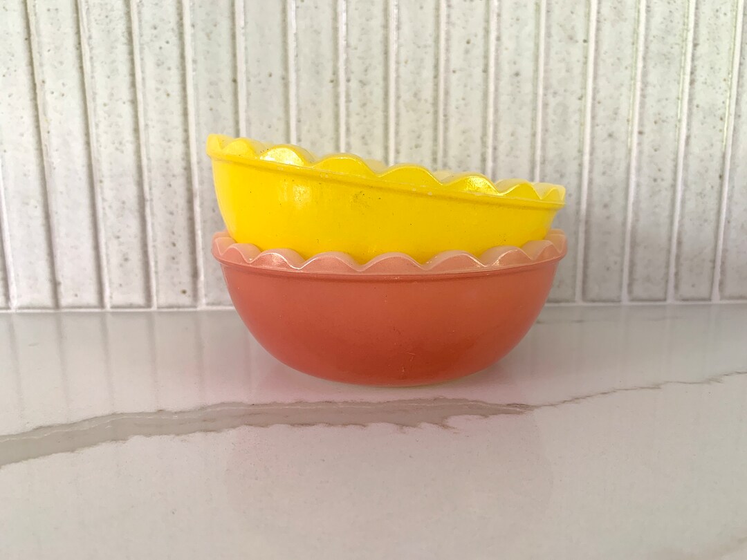 Agee Pyrex Scalloped Yellow Pudding Bowl - Etsy