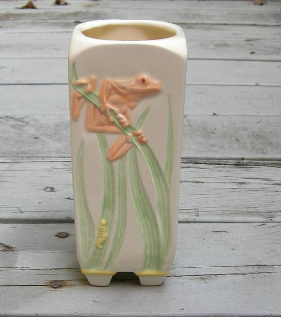 Custom Spring Frog Vase Ceramic 3-D Carved Vase Summer Vase - Etsy