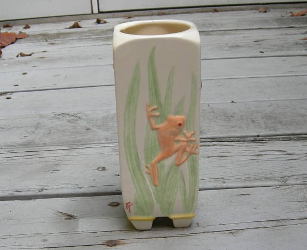 Custom Spring Frog Vase, Ceramic 3-D Carved Vase, Summer Vase ...