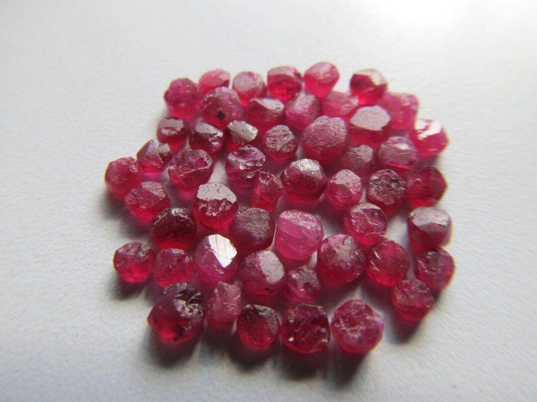 Rubis / Rubis brut / Rubis brut naturel non traité / Rubis du ...