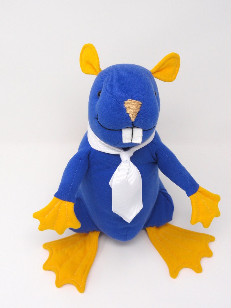 Castor en peluche upcycled T-Shirt recyclé peluche castor peluche ...