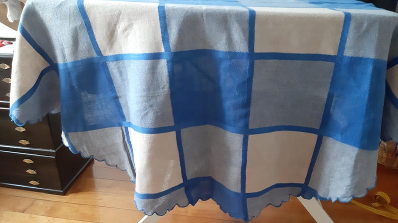 Tovaglia in lino italiana anni '80, grande tavolo rotondo con 7 ...
